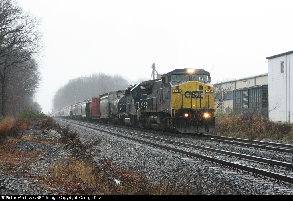 CSX train Q370 gets rained on